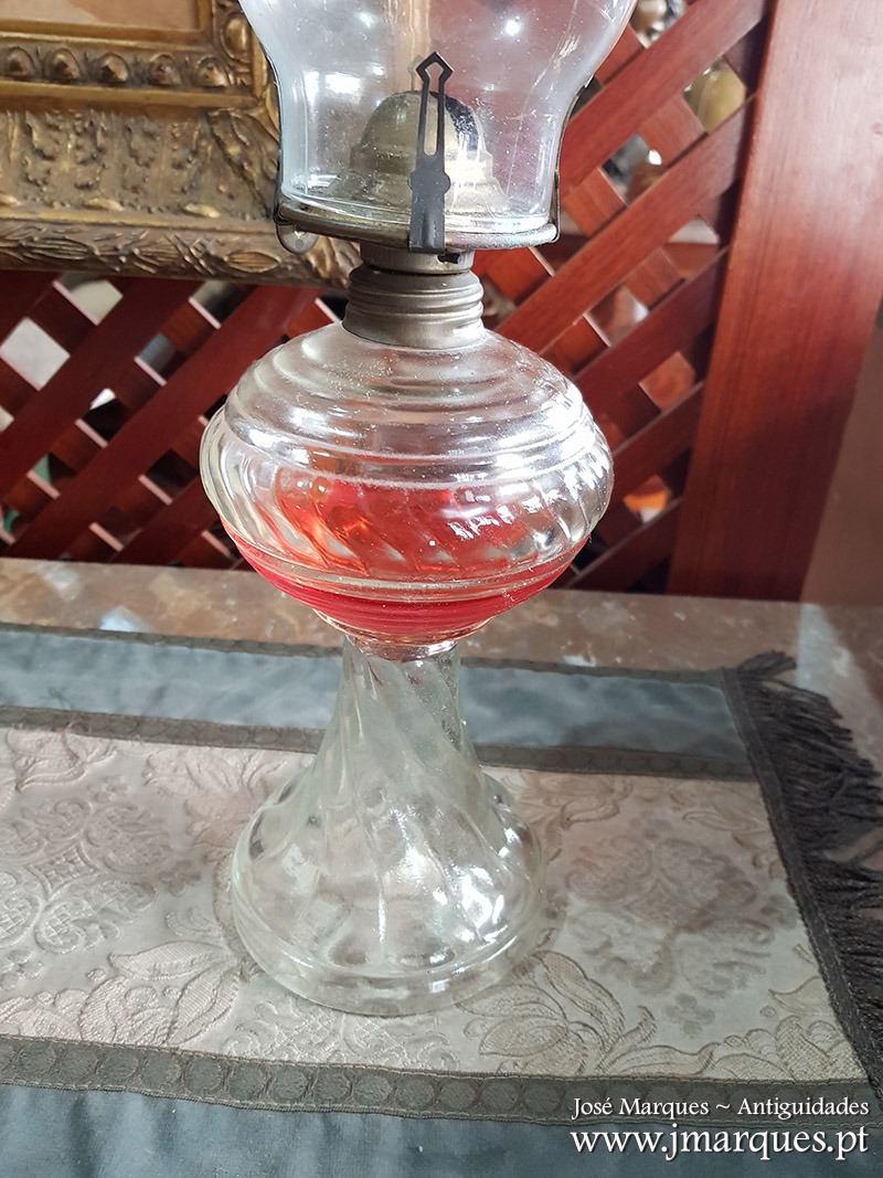 Candeeiro antigo a Petróleo